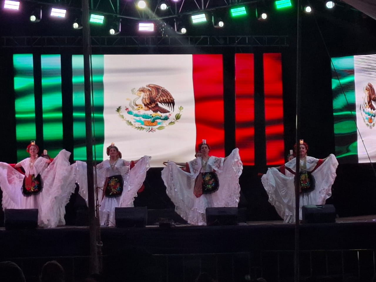 El Ballet Folklórico del Estado de Hidalgo de Álvaro Serrano celebra su ...